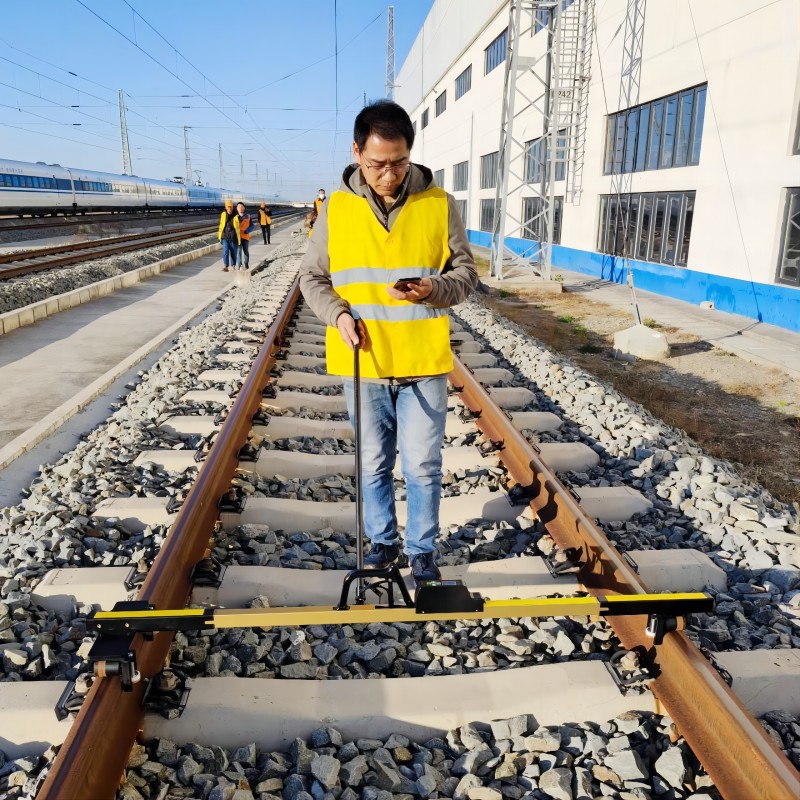 Portable Digital Rolling Track Gauge-Wuhan Linkage Track Equipment Co,Ltd