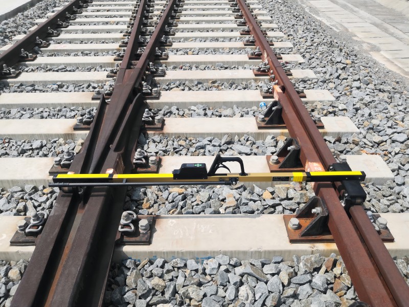 Portable Digital Rolling Track Gauge-Wuhan Linkage Track Equipment Co,Ltd
